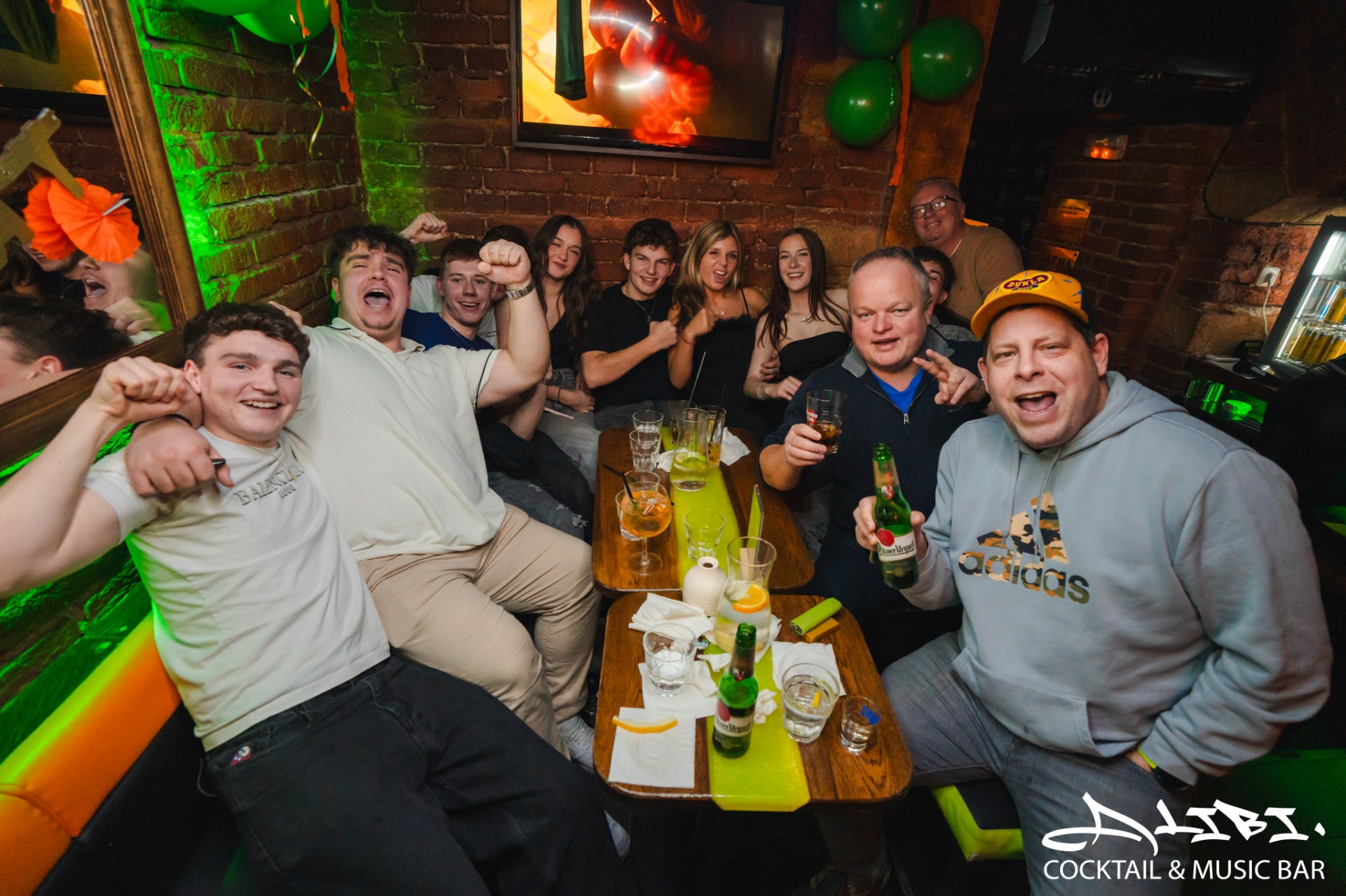 Oslava narozenin v centru Prahy | ALIBI Cocktail & Music Bar